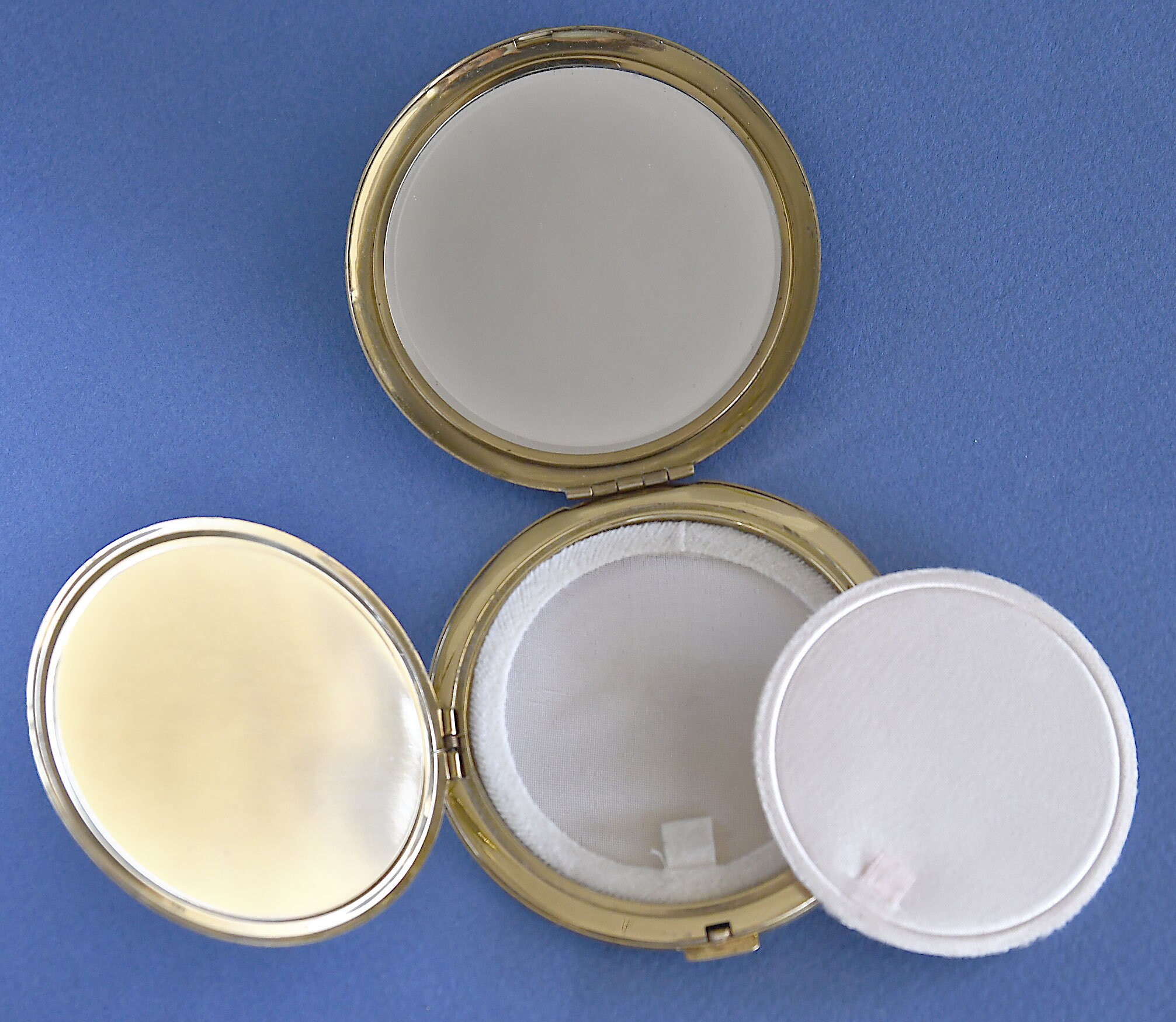 Large DAMASCENE Powder Compact, Japanese Motive, Mt. Fuji on Compact ...