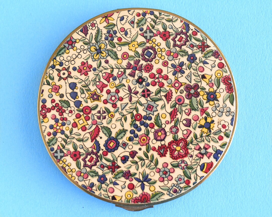 Vintage VOGUE VANITIE Powder Compact, Tiny Flowers on Cover, RARE ...