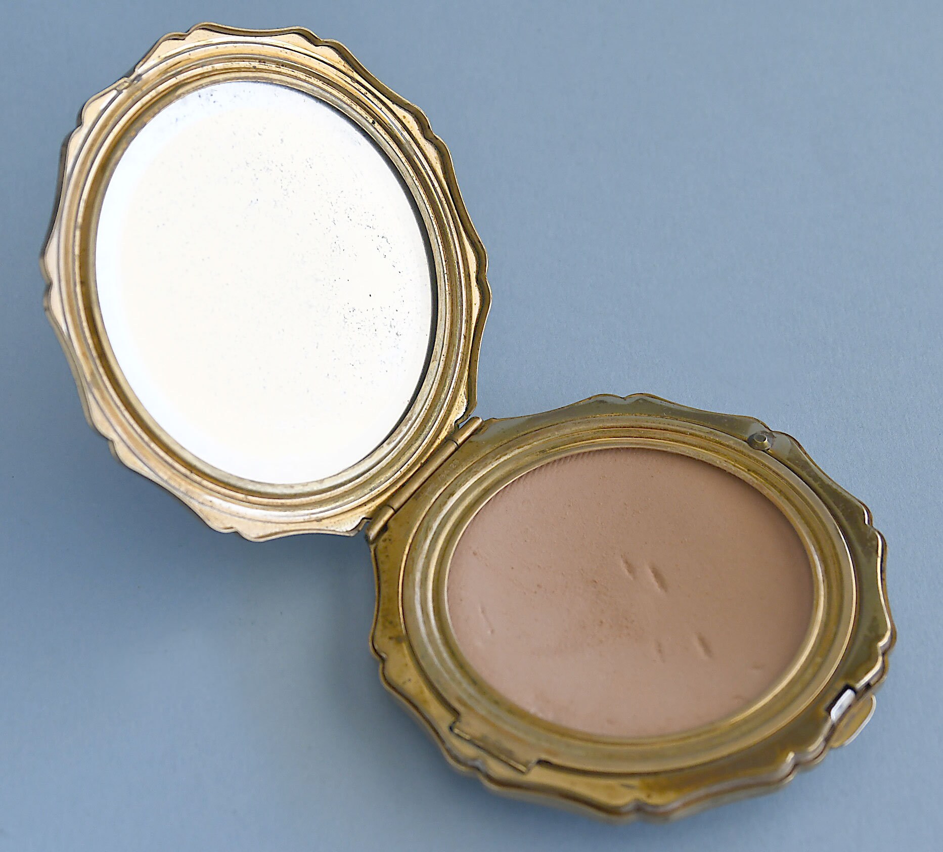 Vintage STRATTON IMARI Style Powder Compact With FLOWERS, 1970's ...