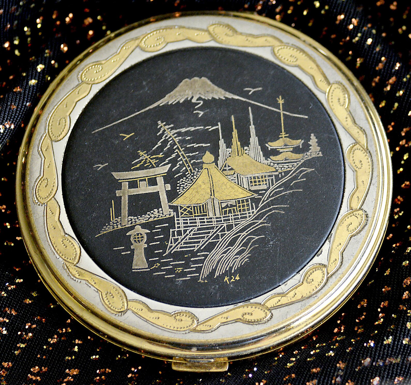 Large DAMASCENE Powder Compact, Japanese Motive, Mt. Fuji on Compact ...