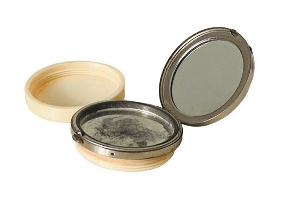 Art Deco Powder Compact Bakelite & Chrome Chic Pak Da… - Gem