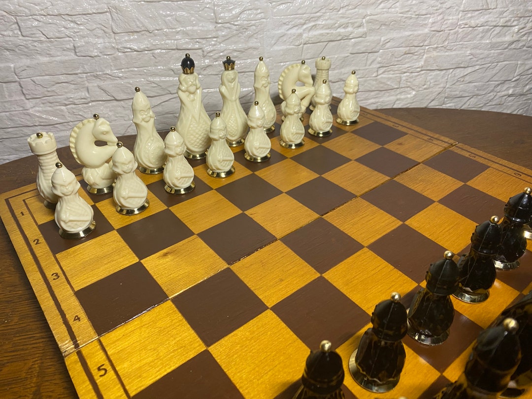 Beautiful Authentic Soviet Chess Set "siberian Souvenir" Russian Vintage USSR Plastic Carbolite ...