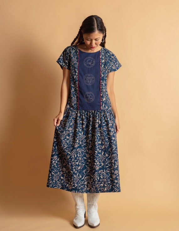 Vintage indigo blue muumuu with Japanese mon embroide… - Gem