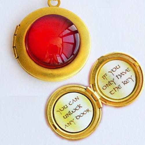 Secret of Nimh sparkly Necklace - Etsy