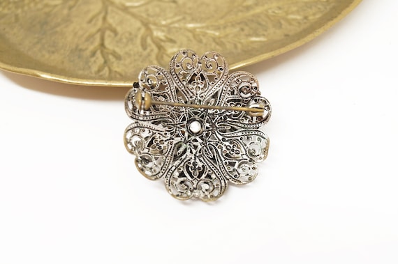 Filigree Victorian collar dome brooch - Gem