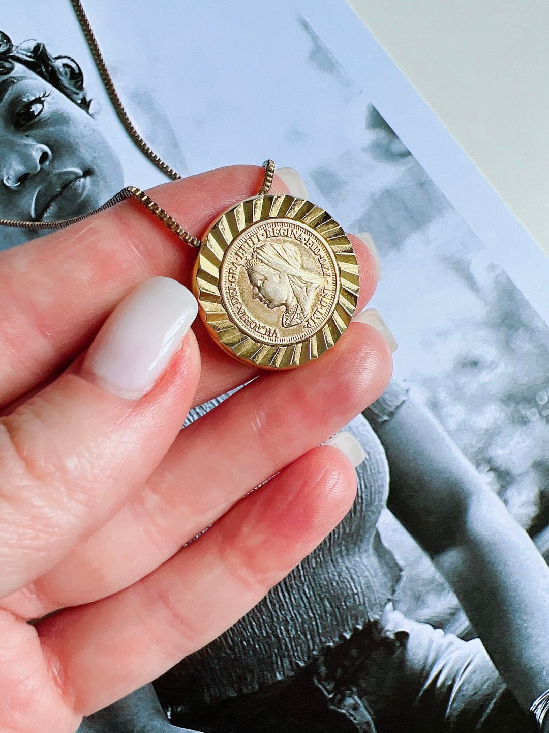 Vintage Victoria Dei Gra Britt Regina Coin Pendant and Chain - Etsy