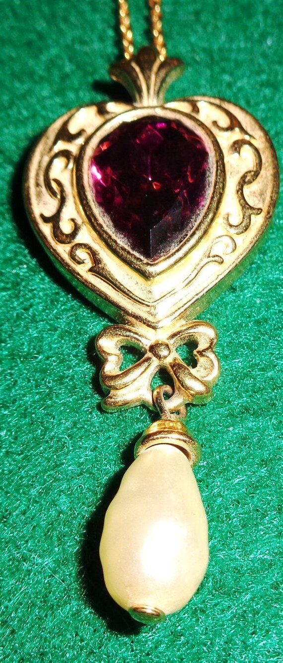 Gold hart with Amethyst color stone and Peral pendent… - Gem