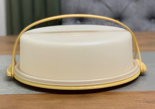 Vintage Pair Harvest Gold, Tupperware Cake Pie Server, Carriers W ...