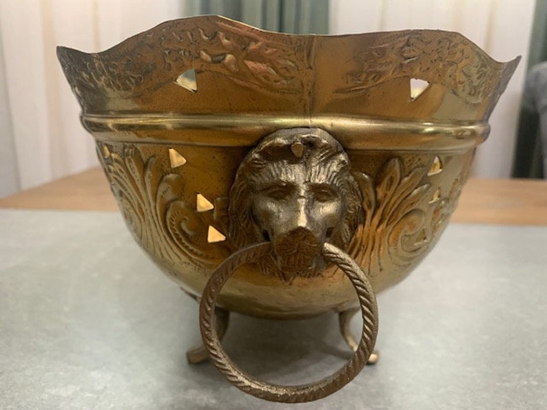 Vintage Lion Footed Bowl Scalloped Edge Reprousse Fleur De Lis Wheat