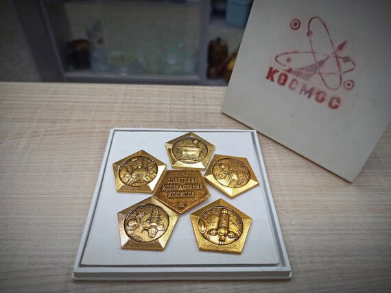Collectibles Memorabilia Souvenirs & Events Soviet Space Badges Made In ...