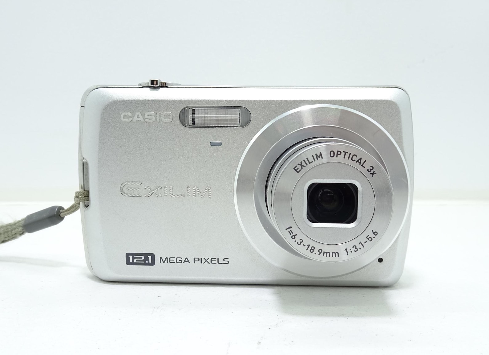 Casio Exilim EX-Z35 Black 12.1MP Digital Compact Camera - Silver With ...