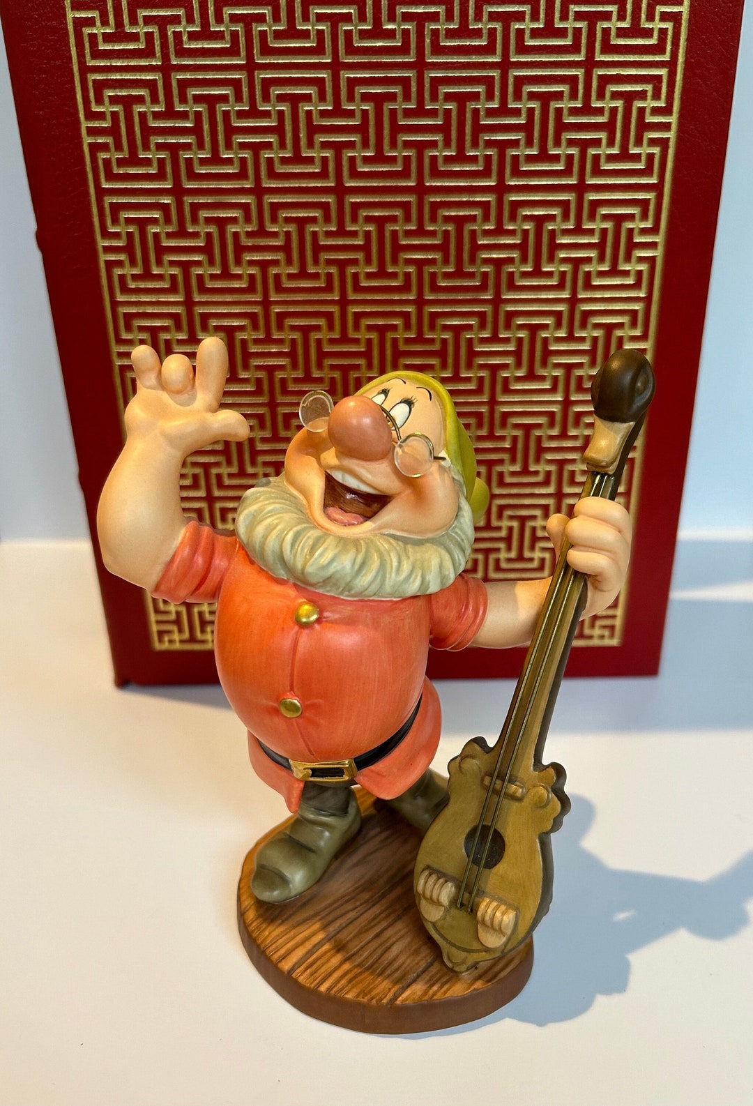 Doc Disney Snow White and the Seven Dwarves Cheerful Leader Classics ...