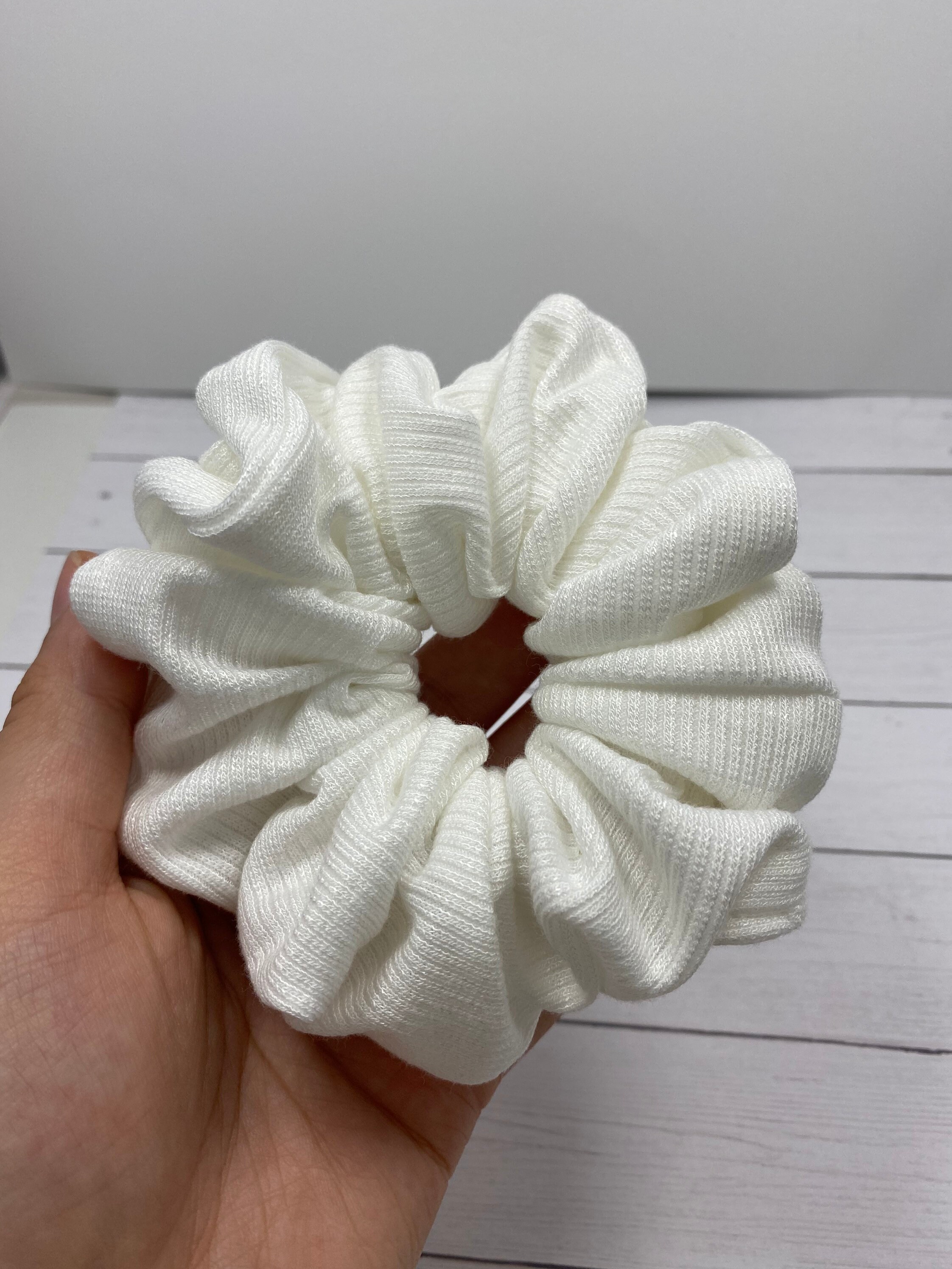 Ribbed White l OVERSIZED scrunchies l Scrunchies Knit Hair - Etsy Nederland
