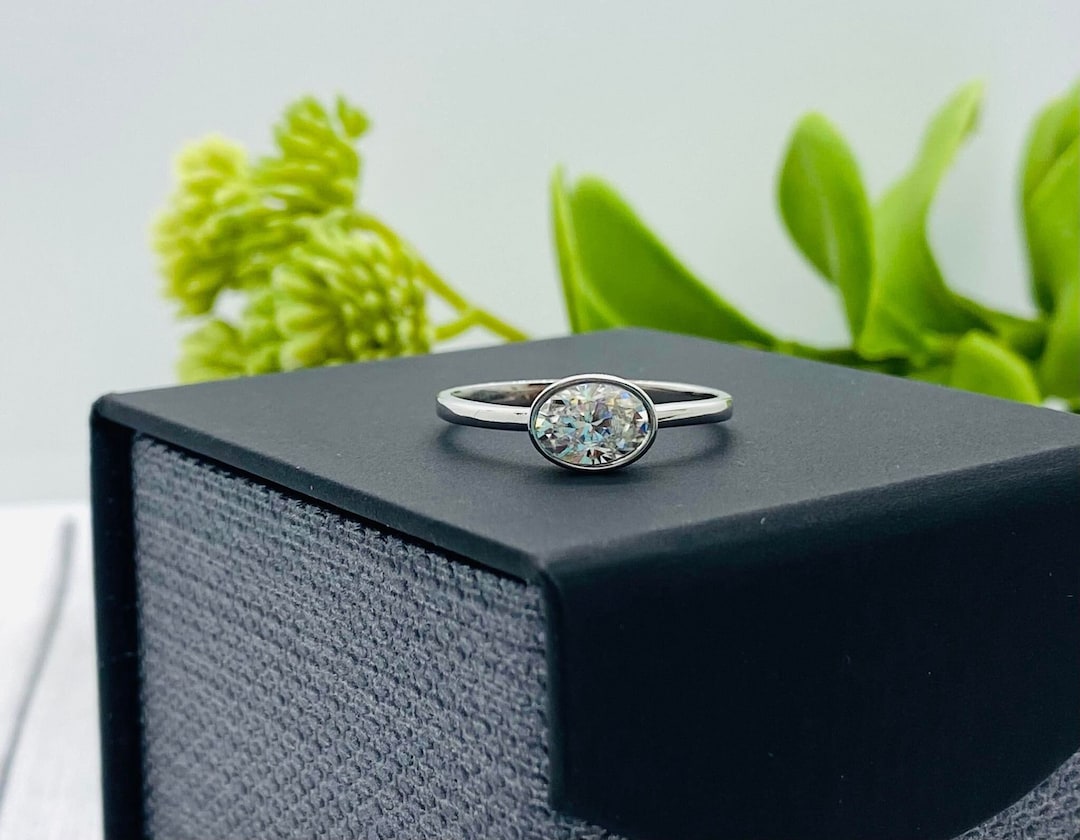 Oval Cremation Ring, Platinum and Silver Moissanite Ash Ring, 4x6mm ...