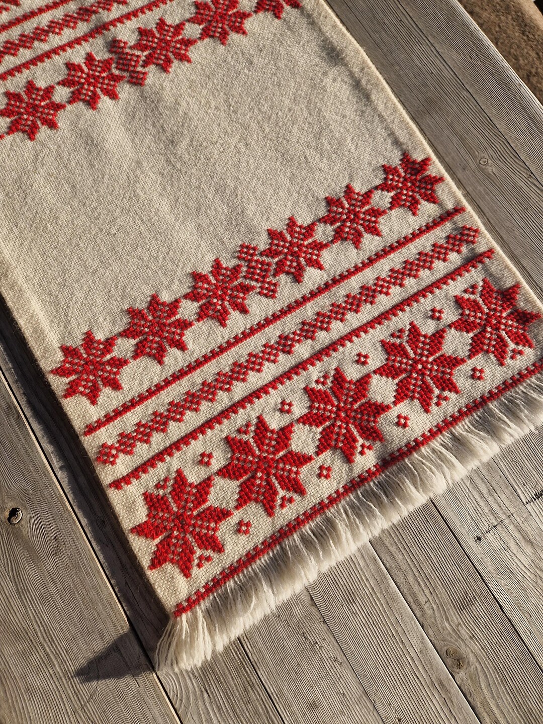 Vintage Christmas Table Runner Norwegian Linen Runner Embroidered ...