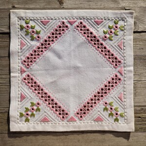 Vintage Norwegian Hardanger Embroidered Linen Set | Cutwork Doilies ...