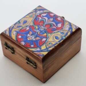 Small Square Box 7x7 Cm - Detail of a Beautiful Illumination From an ...