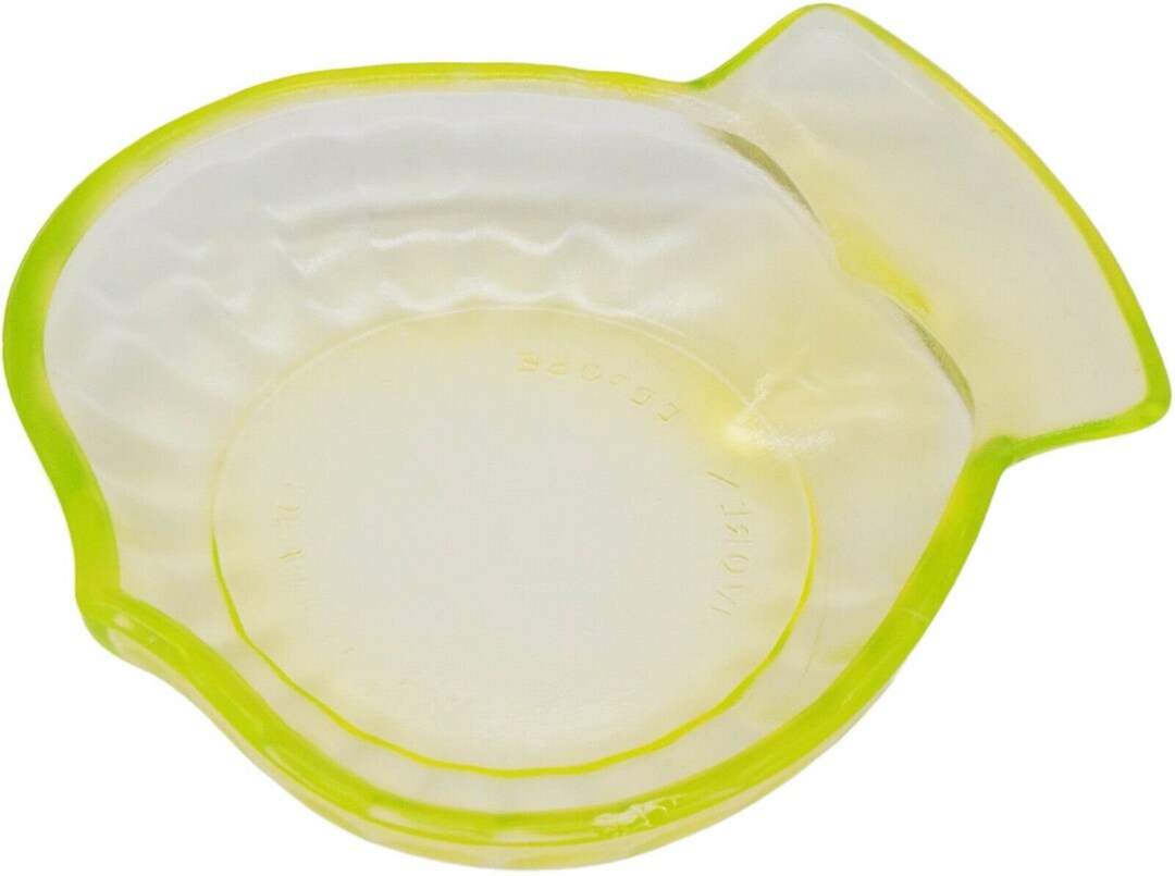 French Ivorex Depose Green Glass Shell Shaped Dishes Nut and Candy Dish ...
