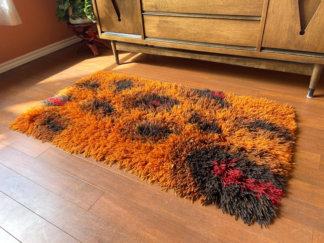 Vintage 1970s Funky Orange Shag Rug - Mid Century - MCM - Groovy ...
