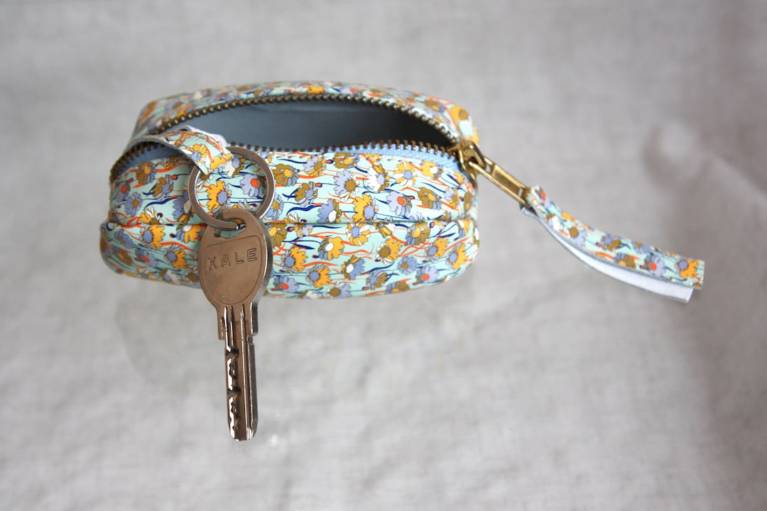 Genuine Leather Zipper Key Case: Key Organizer - Etsy