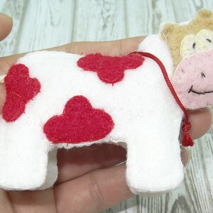 Cow PDF Sewing Pattern, Barn Animals, Felt Farm Animals PDF, Hand-sewn ...