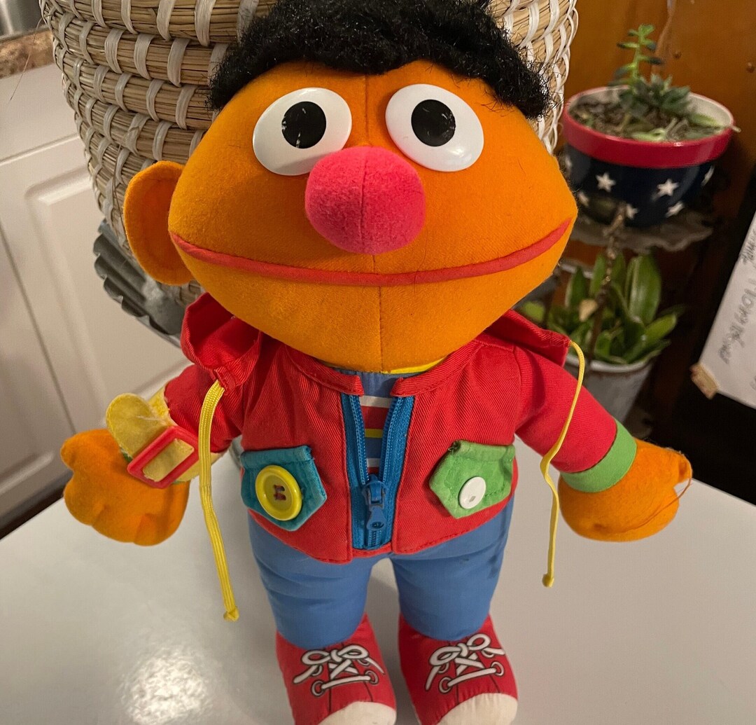 Dress Me up Ernie 1990 Sesame Street Jim Henson Productions Playskool ...