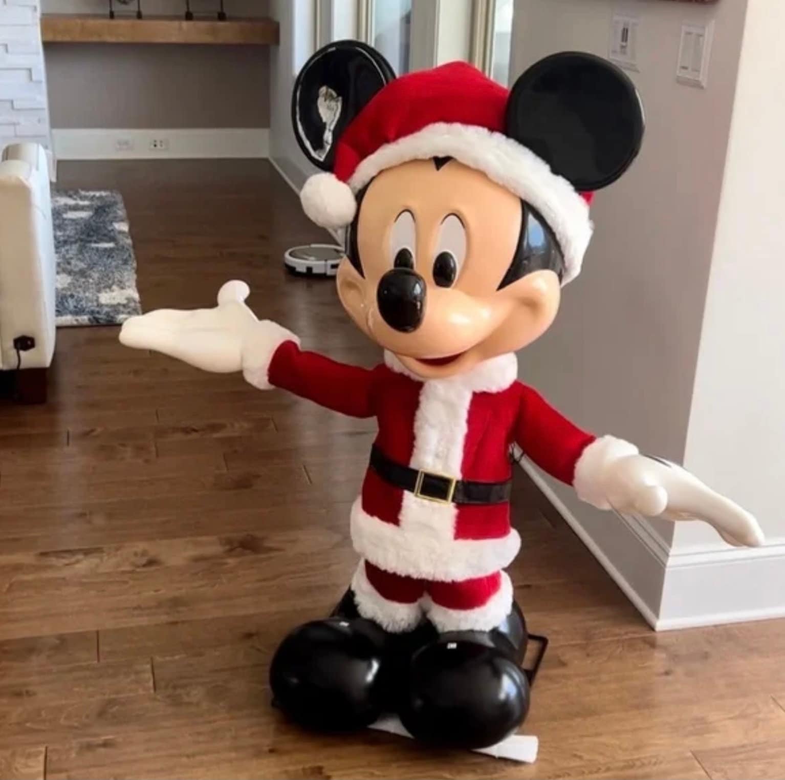 Christmas Mickey Mouse Animatronic 4 Ft. Tall Animated Christmas Figure ...