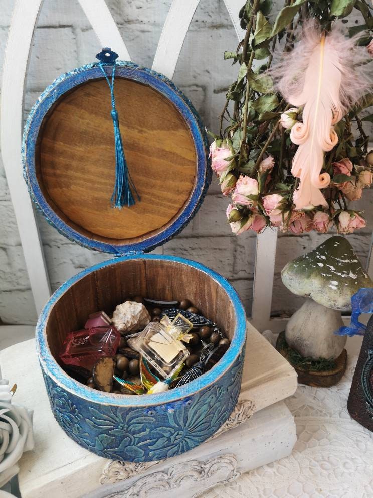 Alice in Wonderland Round Box With Lock. Alice Gift. Alice's Adventures ...