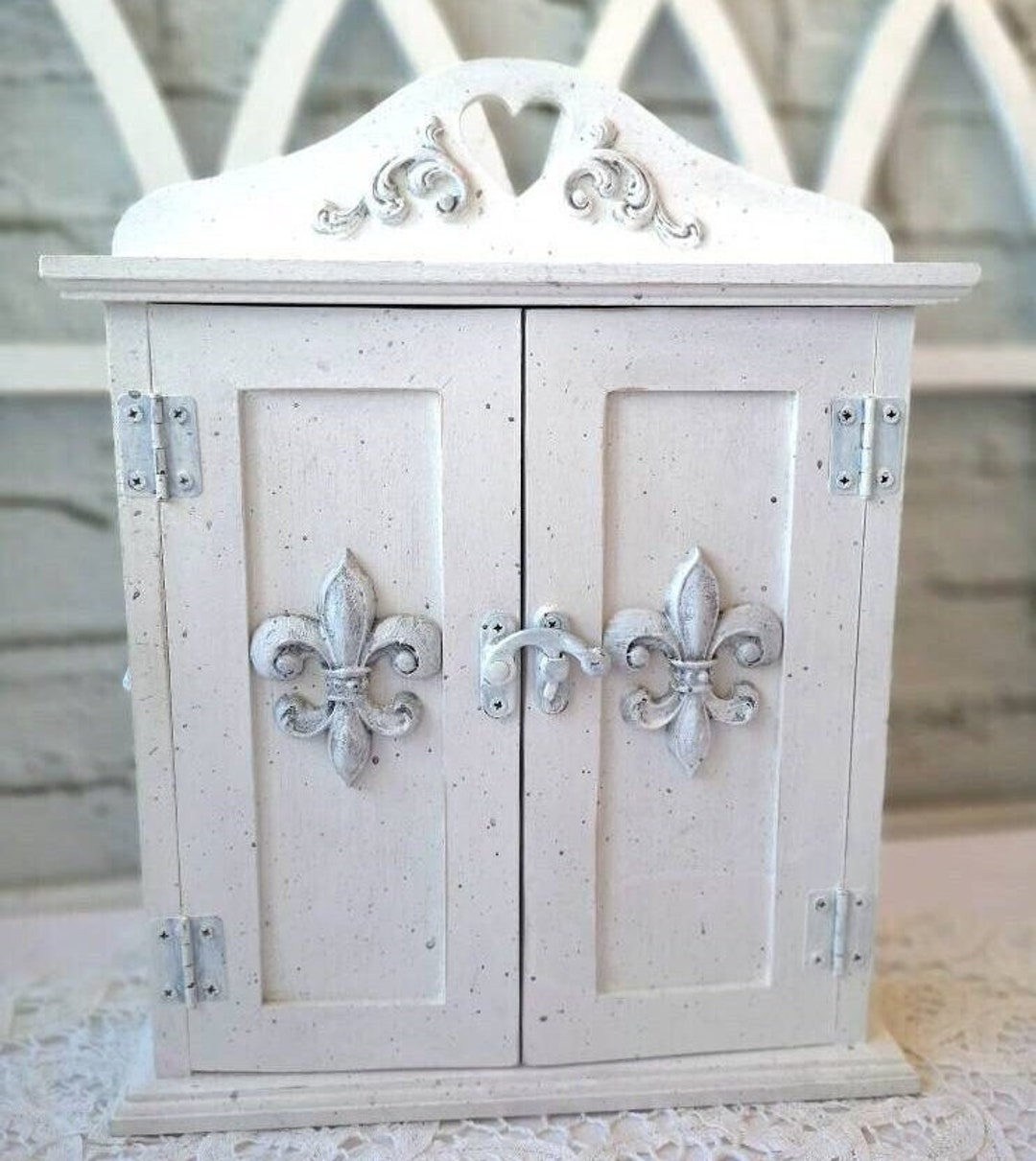 Large Vintage Wall Key Organizer White Fleur-de-lis Key Rack Shabby ...