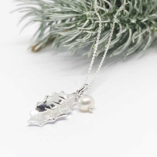 Holly Leaf Necklace - Etsy