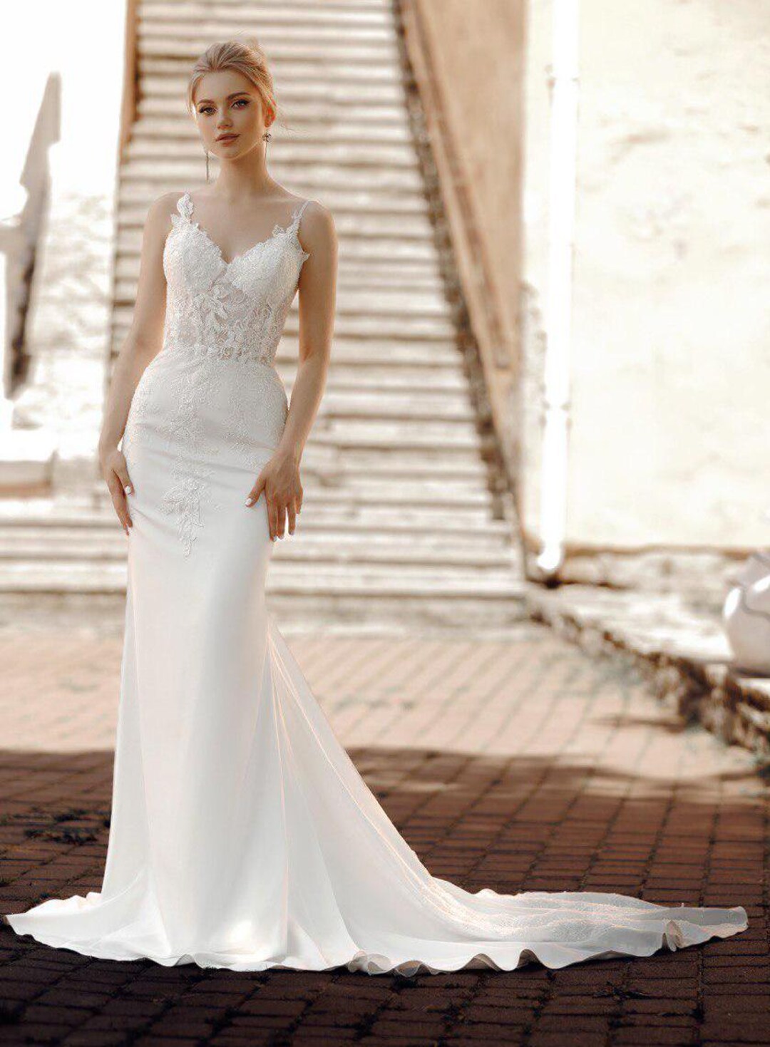 Modern Elegant Wedding Dress – Mermaid Silhouette With Lace Train ...
