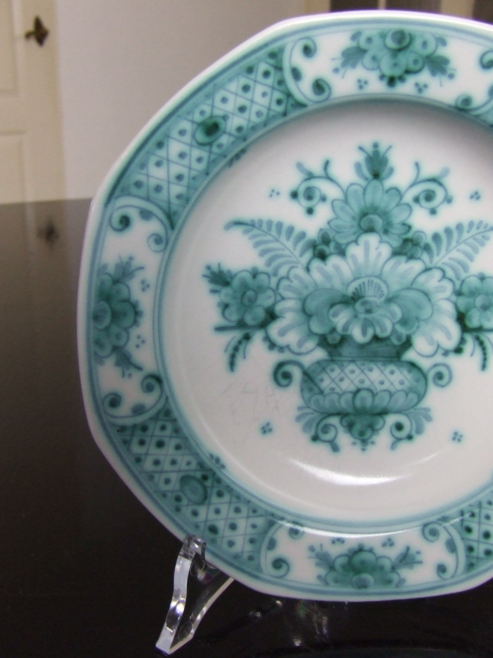 De Porceleyne Fles Delft handpainted octagonal Delvert (Green Delft ...