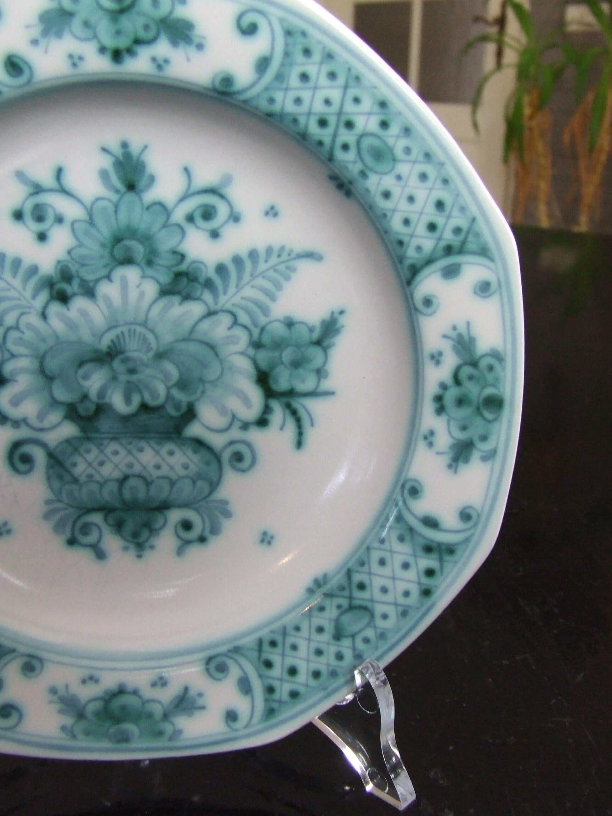 De Porceleyne Fles Delft handpainted octagonal Delvert (Green Delft ...