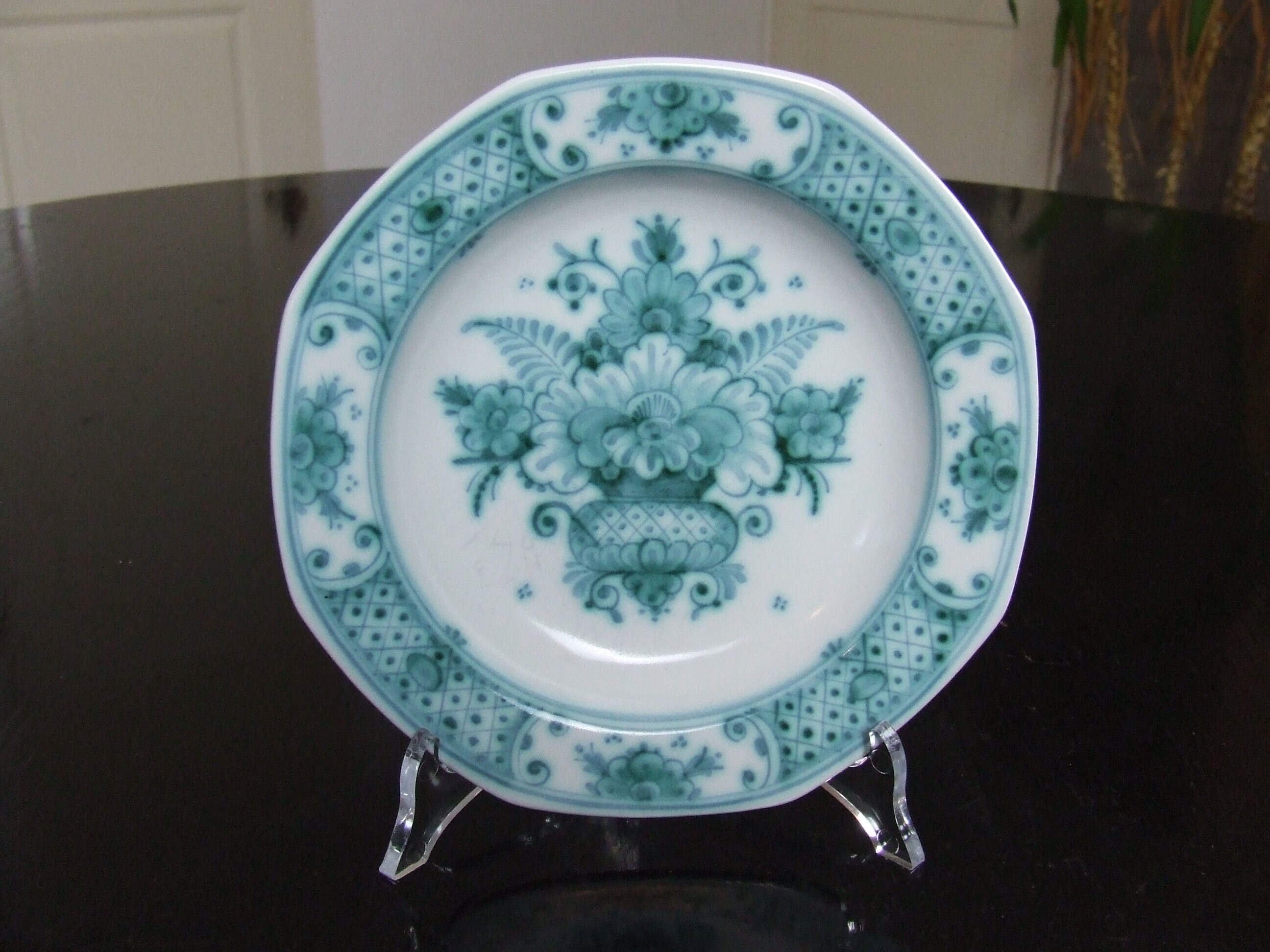 De Porceleyne Fles Delft handpainted octagonal Delvert (Green Delft ...