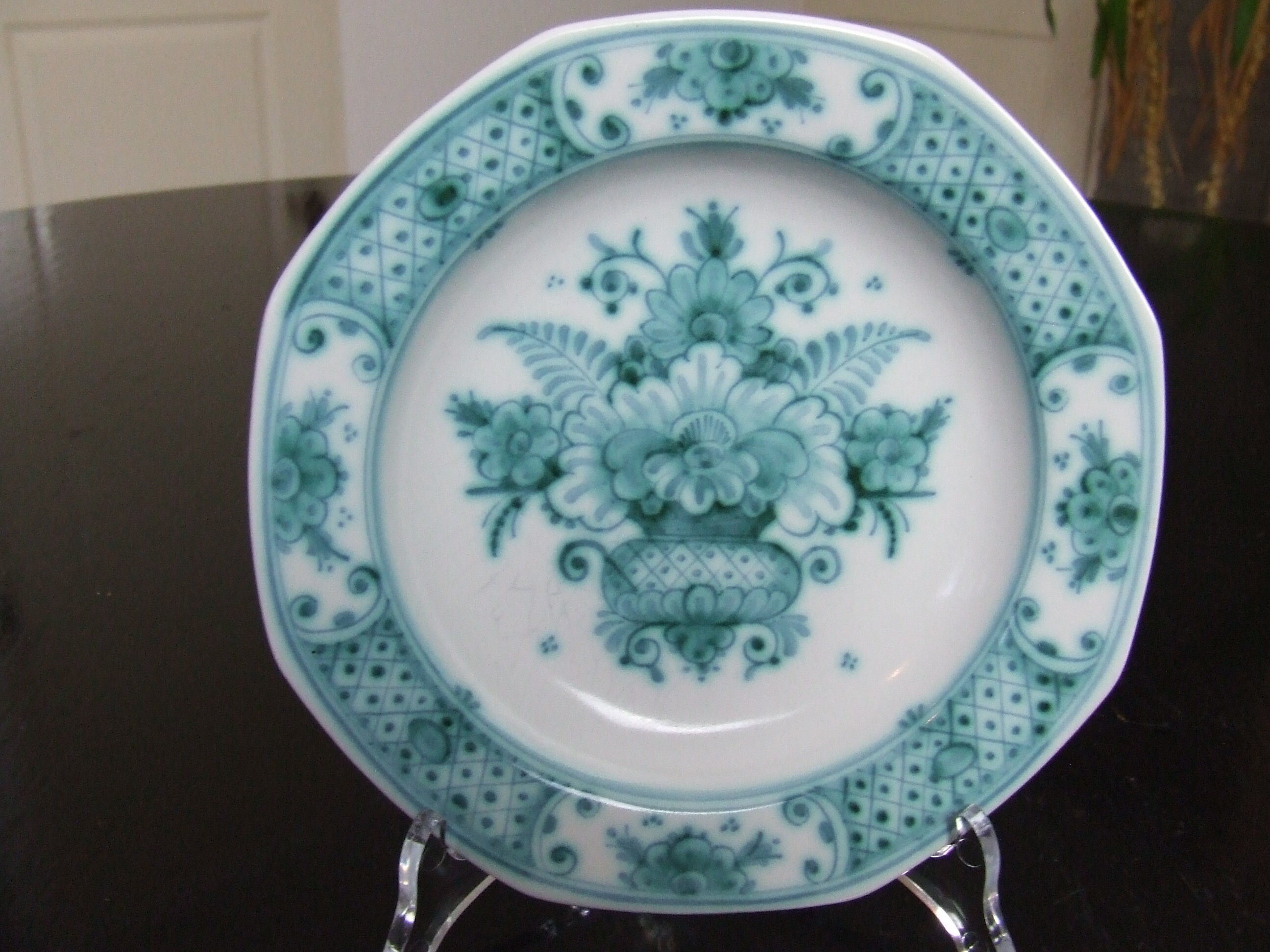 De Porceleyne Fles Delft handpainted octagonal Delvert (Green Delft ...