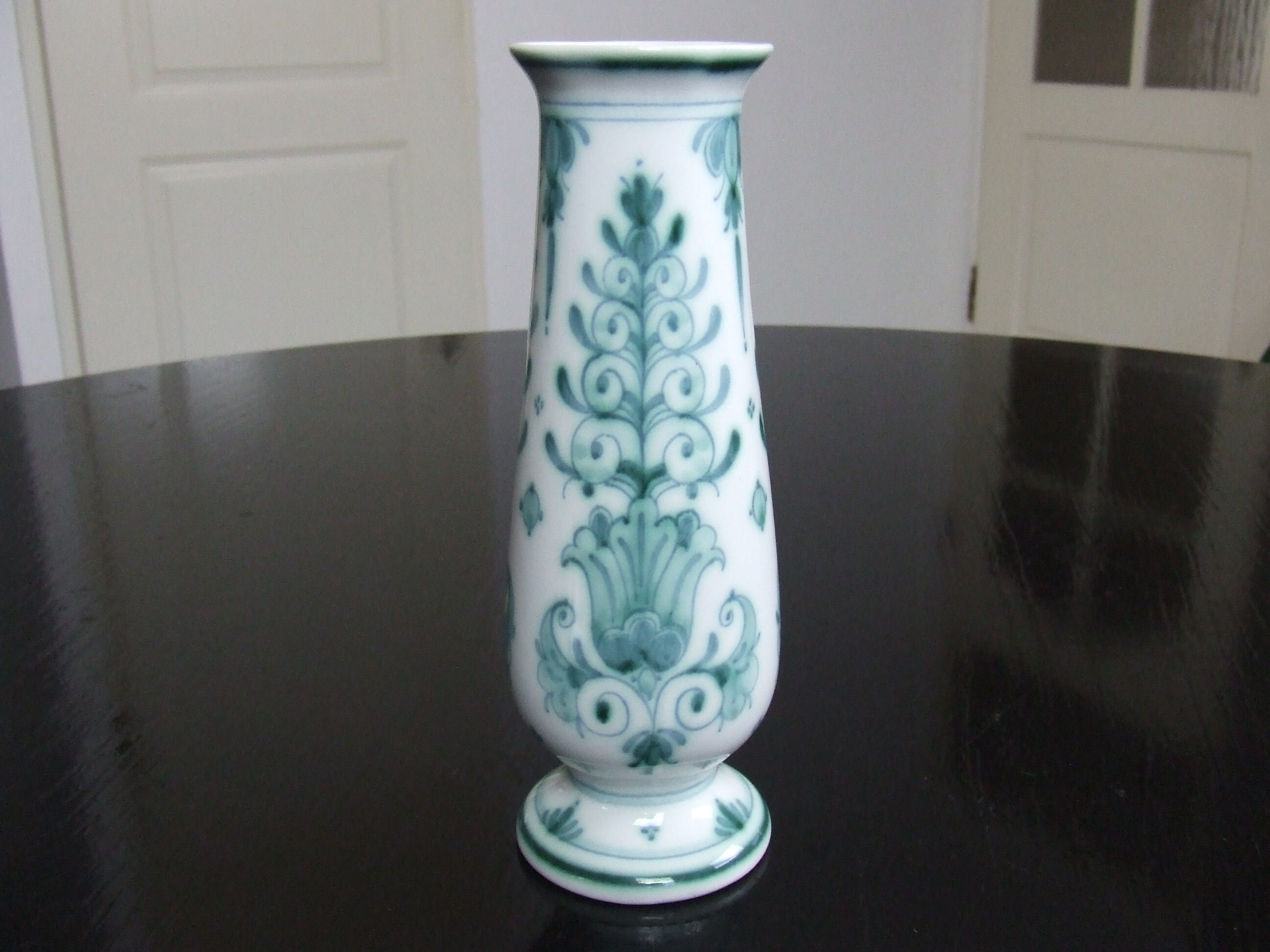 De Porceleyne Fles Delft rare handpainted Delvert (Green Delft) style vase