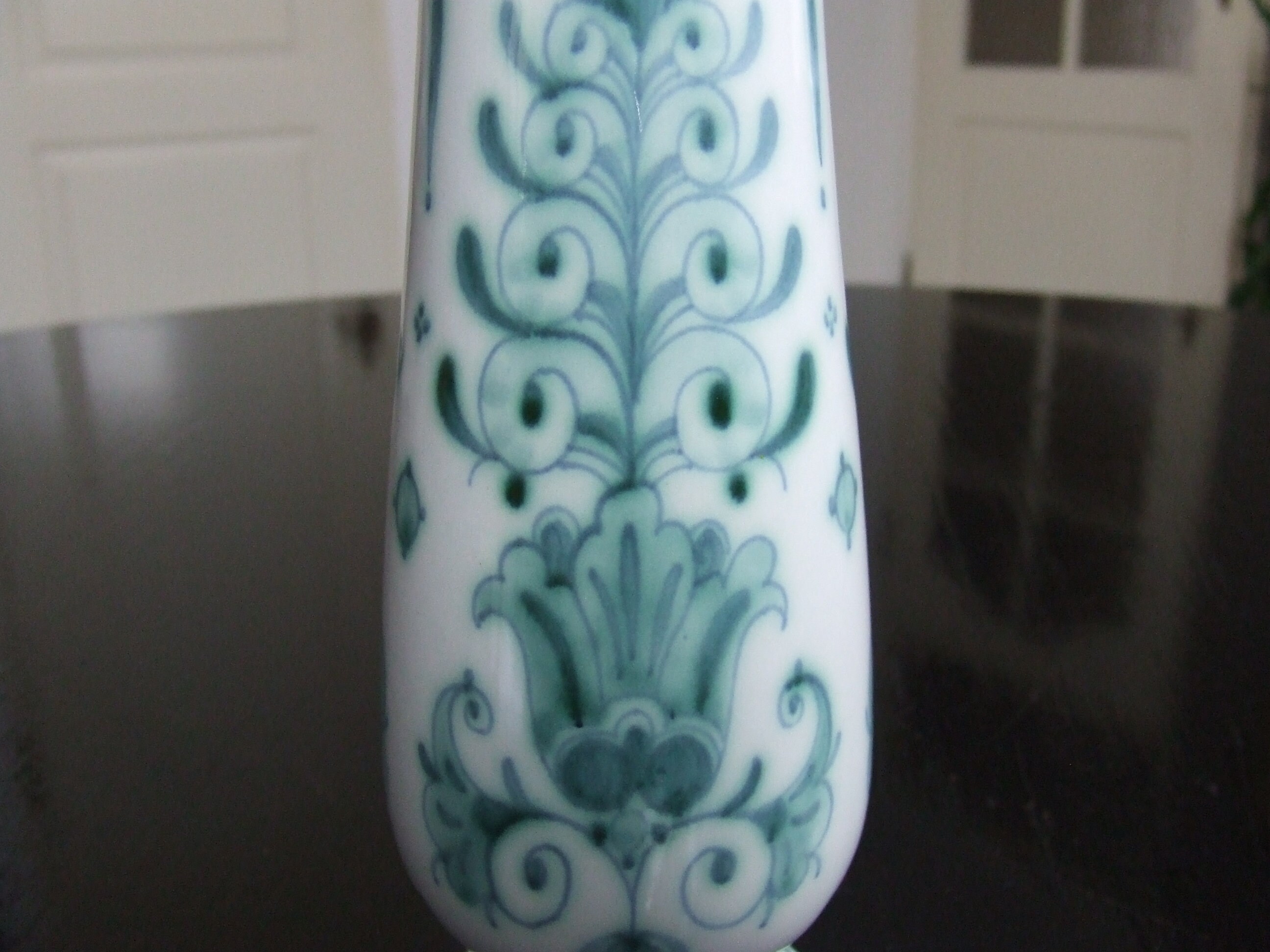 De Porceleyne Fles Delft rare handpainted Delvert (Green Delft) style vase
