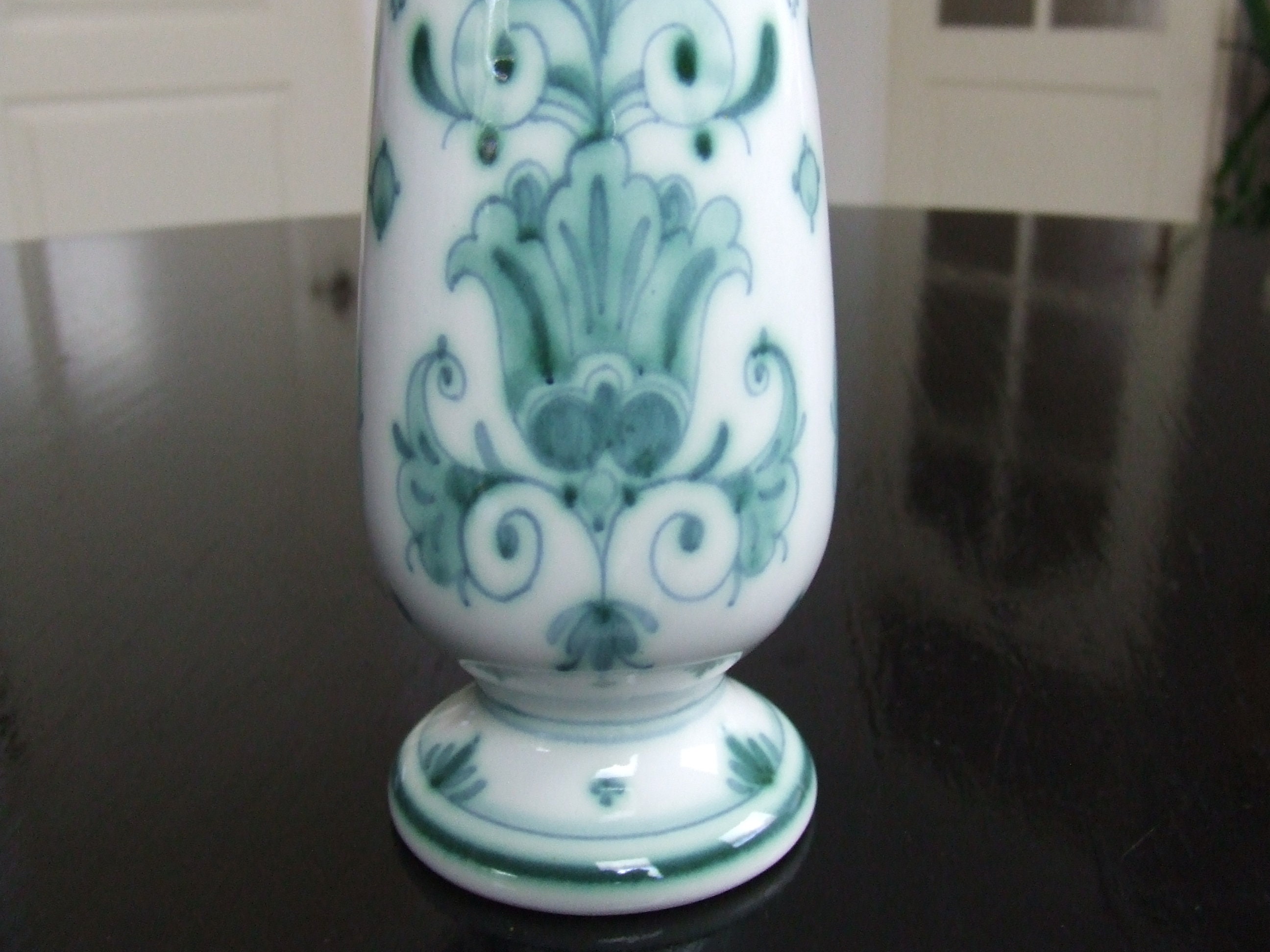 De Porceleyne Fles Delft rare handpainted Delvert (Green Delft) style vase