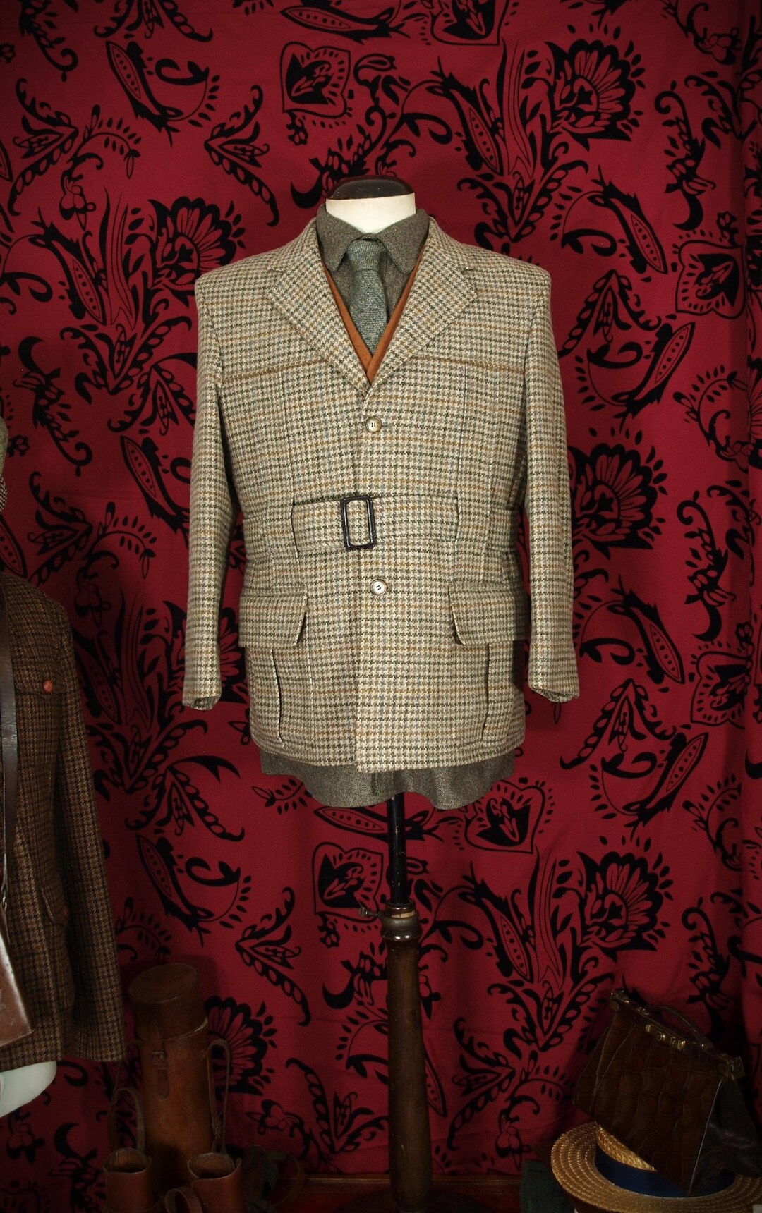 A Good Traditional Mens Vintage Tweed Norfolk Jacket in a Size 40 Inch ...