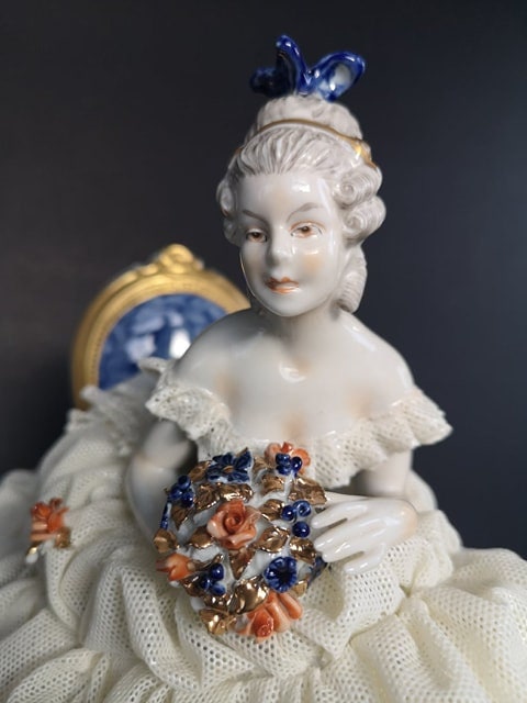 Debutante and Her Cat' Dresden Laced Porcelain Figure by Unter Weiss ...