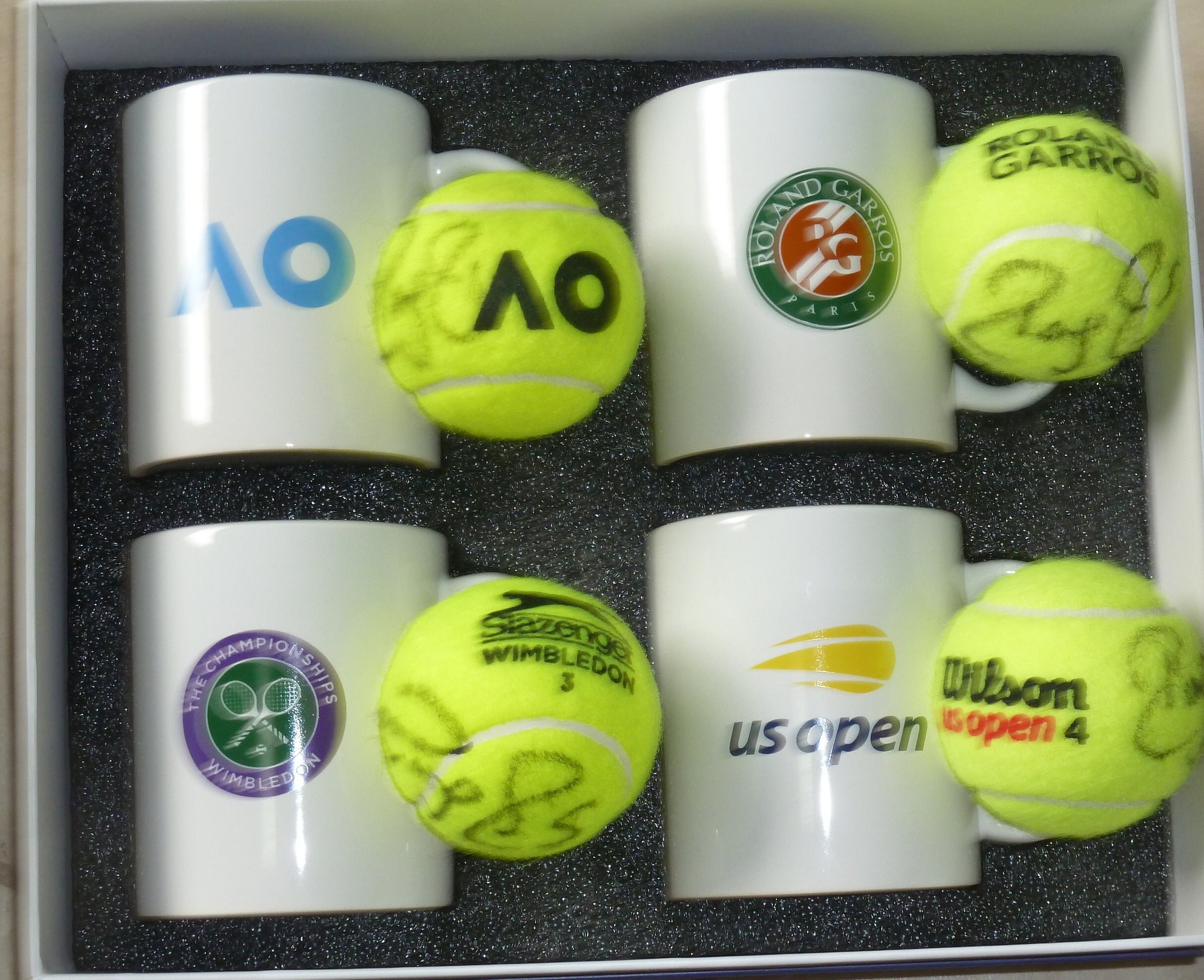 ROGER FEDERER Autographed 4 Ball Grand Slam Tennis Ball Set in Deluxe ...