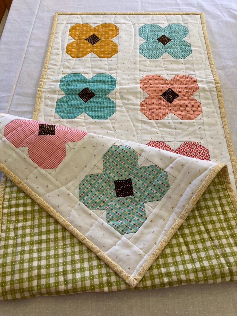 Springtime Flowers Table Runner - Etsy