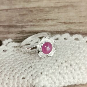 Silver flower ring with ruby | Etsy