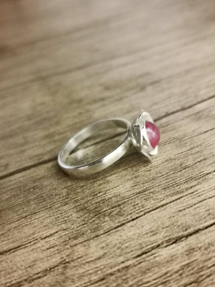 Silver flower ring with ruby | Etsy