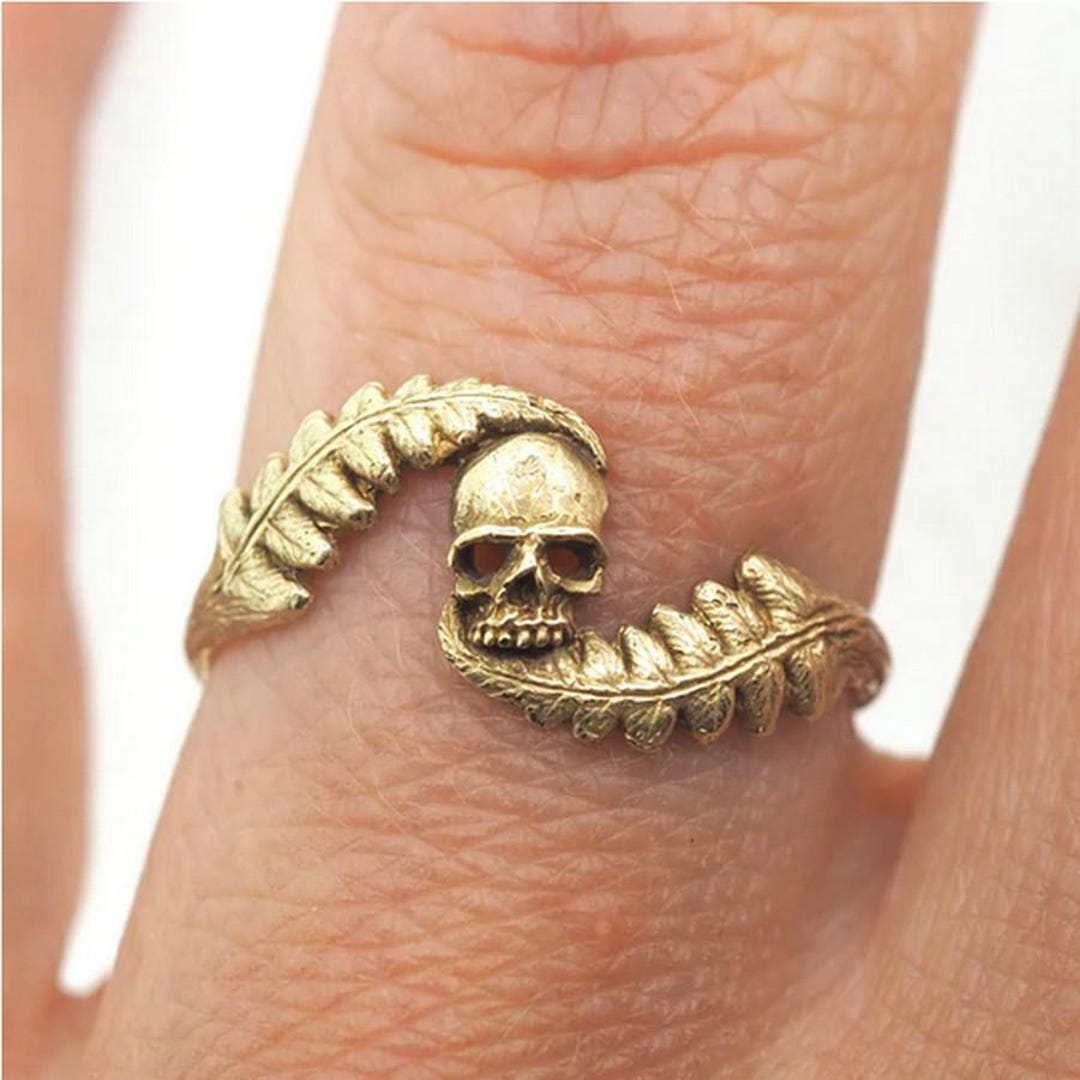 Gothic Laurel Wreath Skull Ring, Crown of Leaves, Greek Style Skull ...