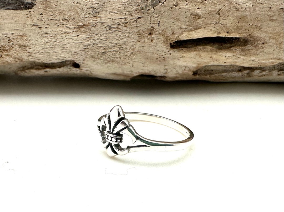 Silver Fleur De Lys Ring / French Symbol Silver Ring / Small Fleur De Lys / Size 4, 5, 6, 7, 8 ...