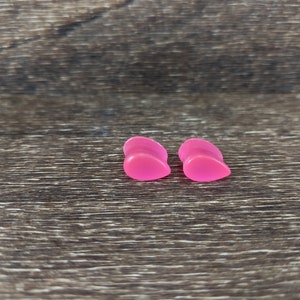 Hot Pink Teardrop Plugs, Teardrop Gauges, Tear Drop, Double Flare Plugs ...