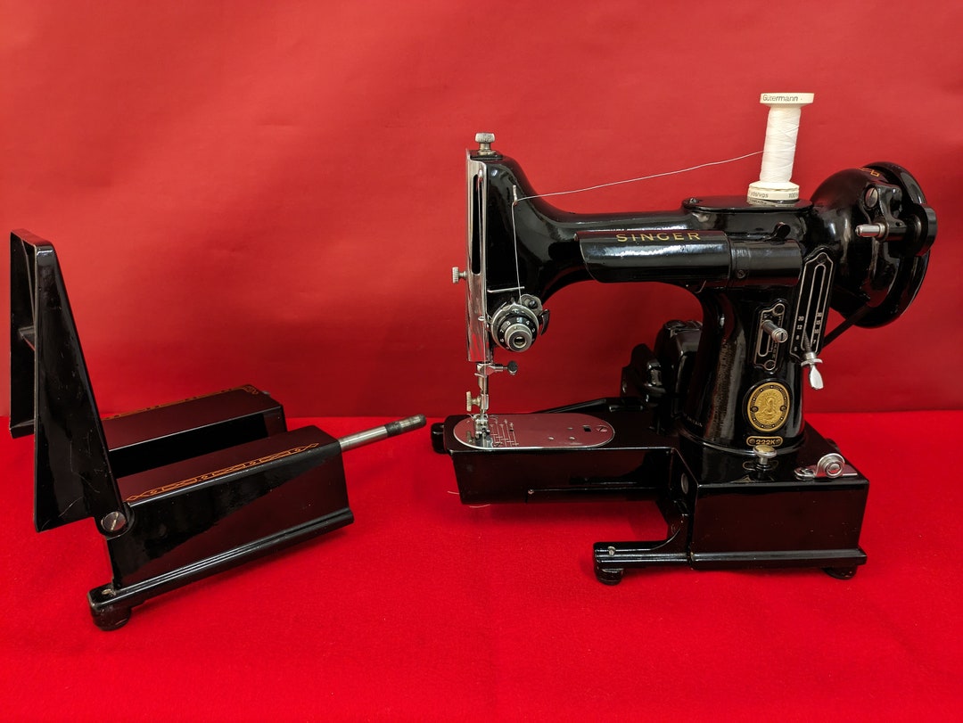 DISCOUNT PRICE Sewing Machine SINGER Free-arm Featherweight 222K ...