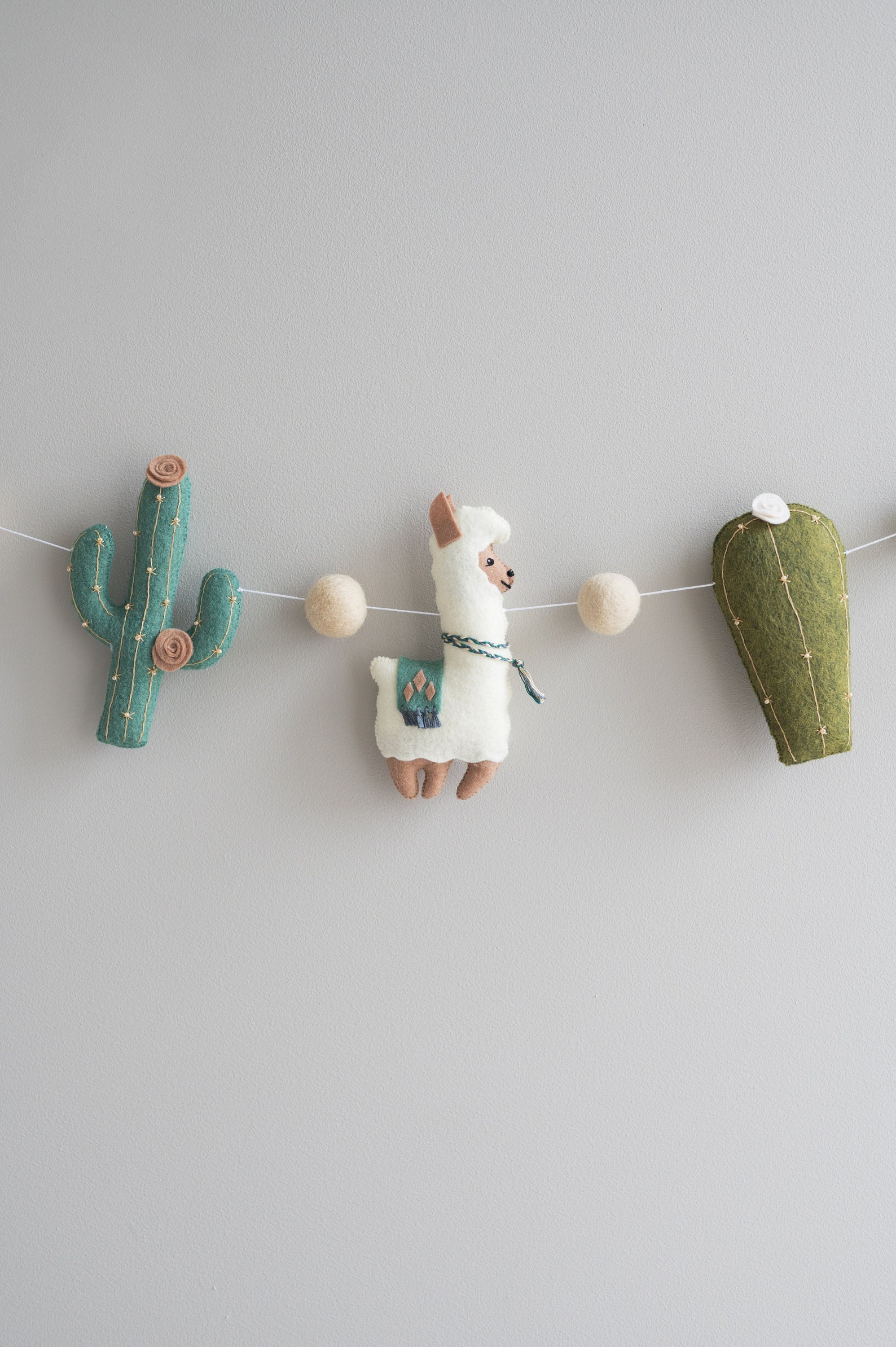 Felt Llama Cactus Garland, Desert Wall Hanging, Cactus Nursery Decor - Etsy