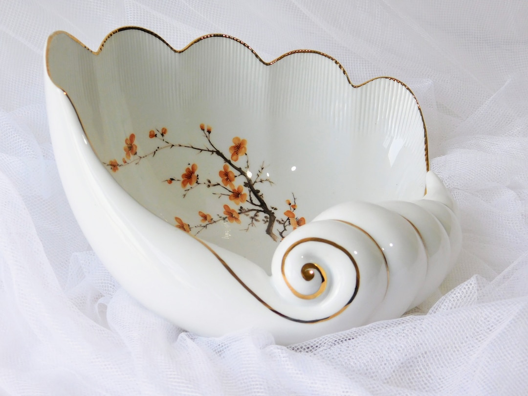 Vintage Vista Alegre Portugal Porcelain Shell Dish. Luxurious ...
